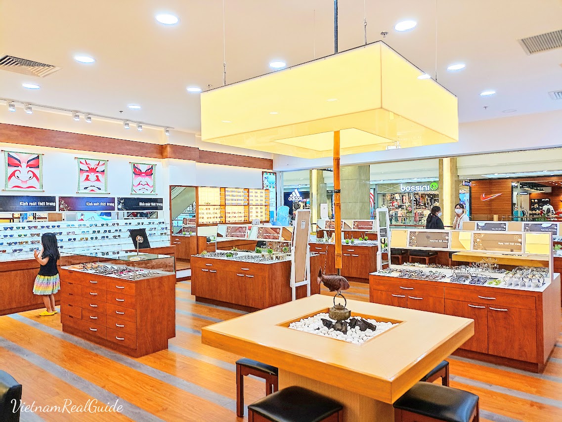 ホーチミンでメガネを買うなら「MEGANE PRINCE」