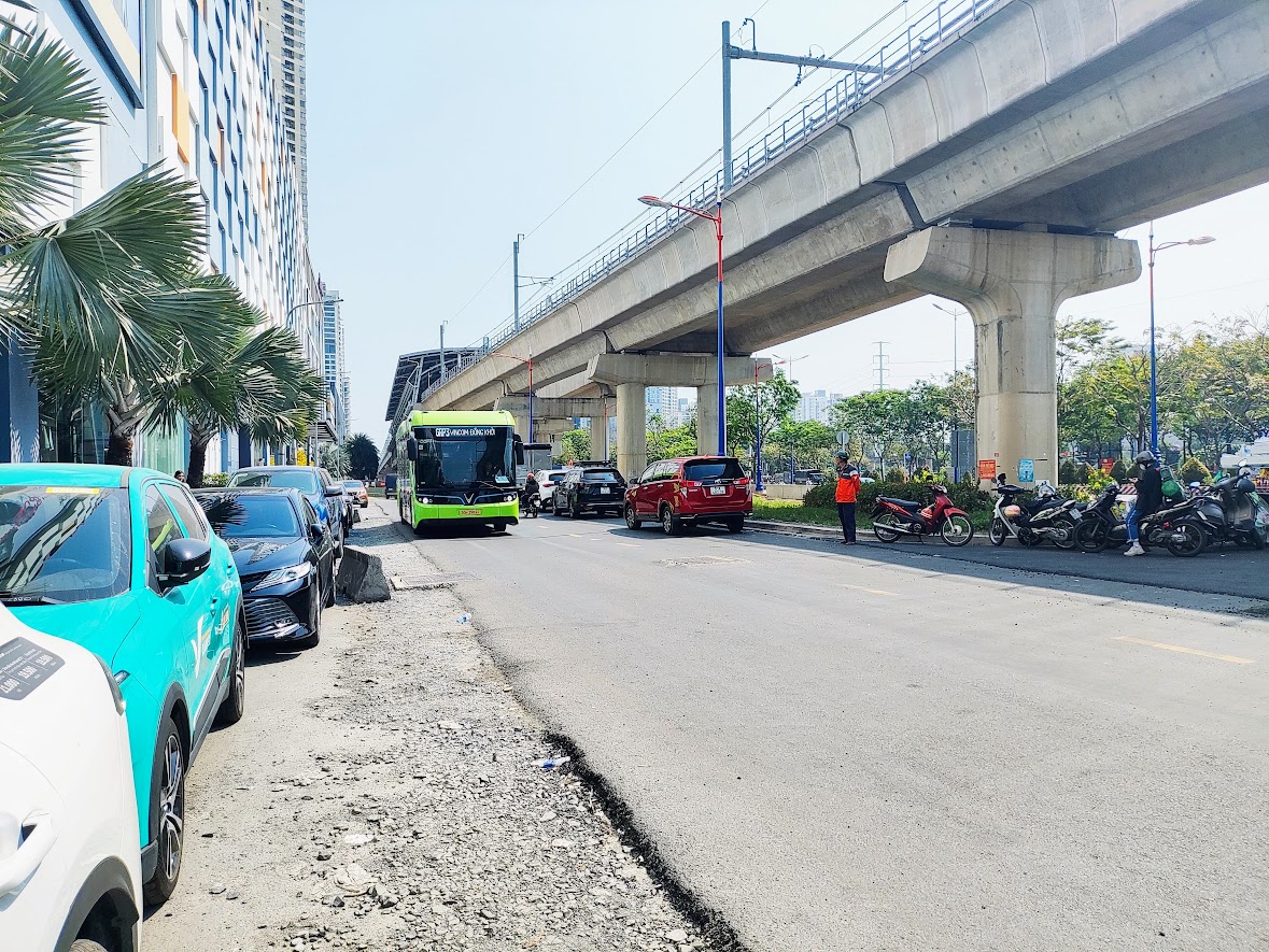 【無料ルート/GRP03】ホーチミンで電気路線バス「VINBUS」乗り方解説 - ベトナムリアルガイド